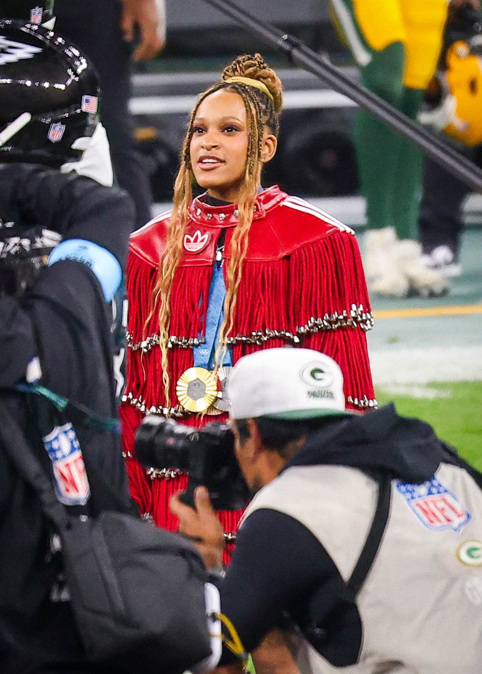 Rebecca Andrade escolhe look inusitado e ostenta medalhas em jogo da ...