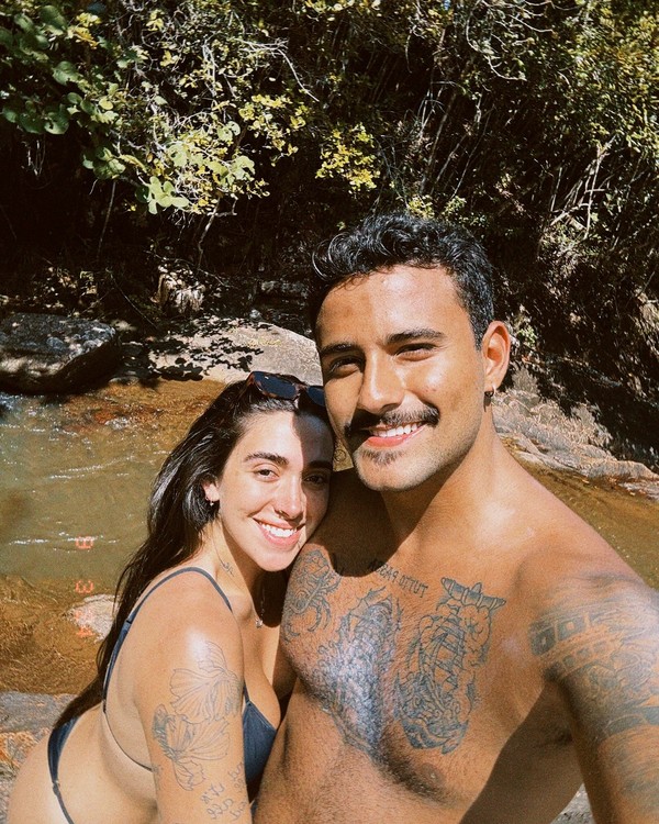Ex-BBB Lucas Pizane abre álbum de viagem romântica com Giovanna Lima