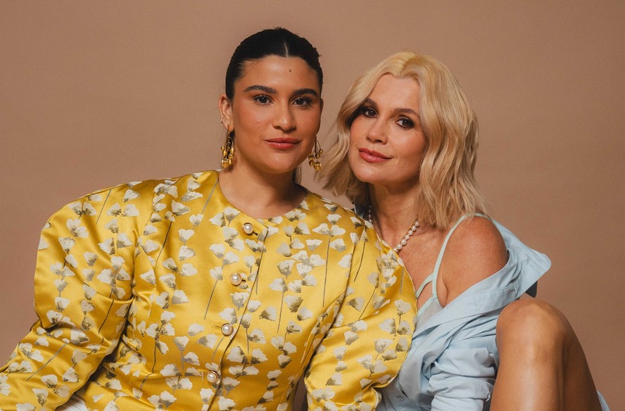 Giulia Costa celebra podcast com a mãe, Flávia Alessandra: 'Descobrimos novas versões uma da outra'