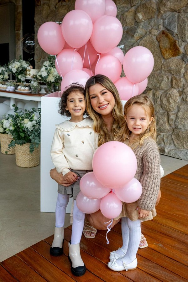 No Dia das Mães, Niina Secrets se emociona em chá revelação de seu ...