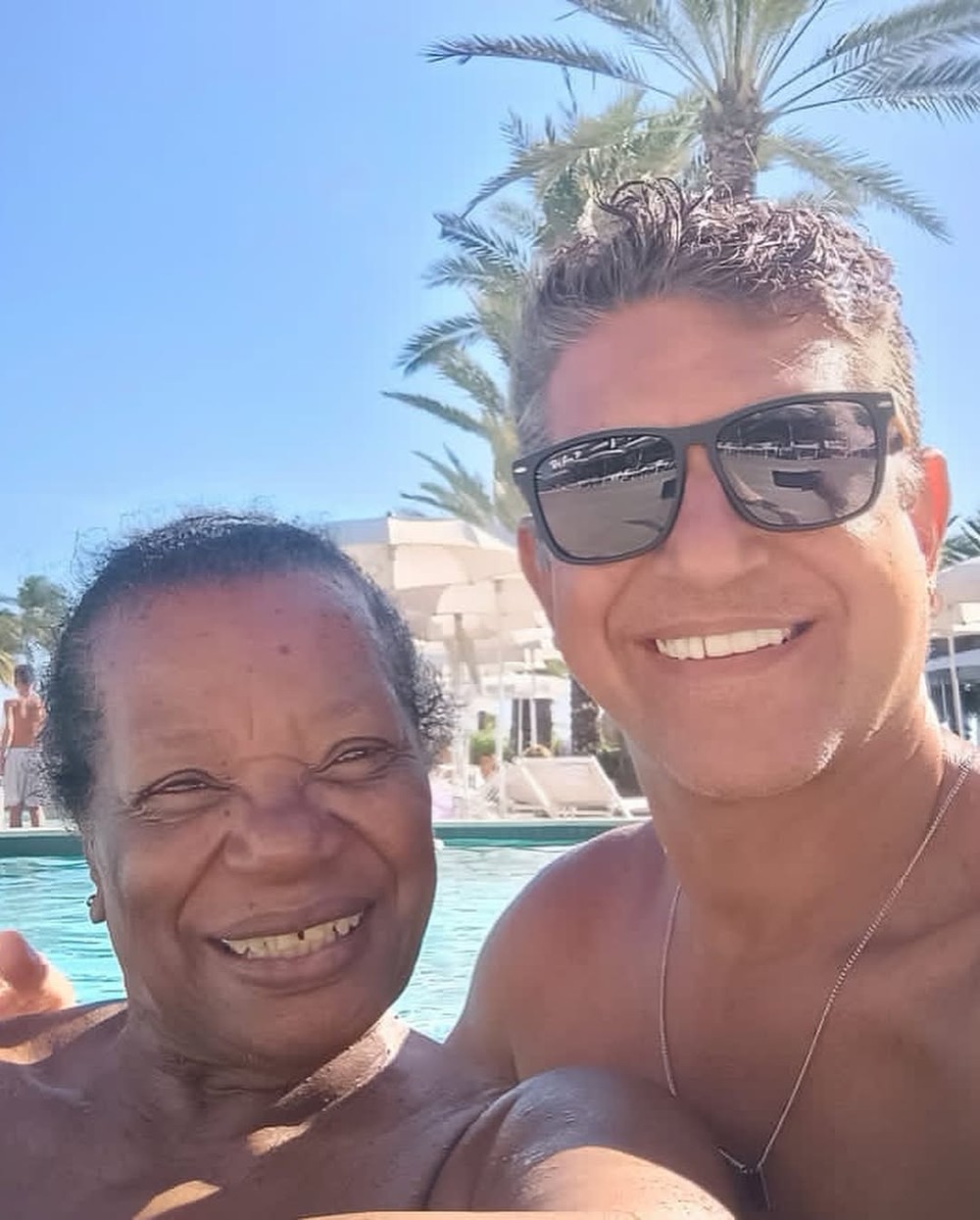 Neusa Borges abre álbum de viagem a Curaçao