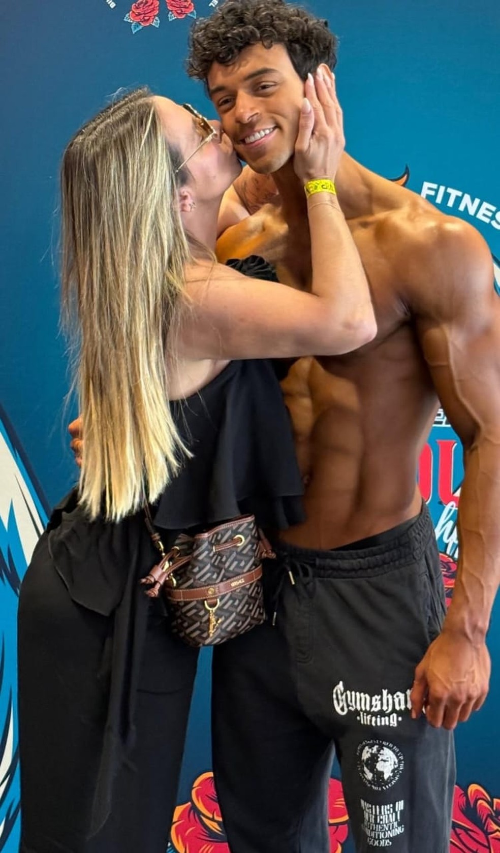 Filho de Carla Perez e Xanddy exibe troféus e medalhas após estreia em ...