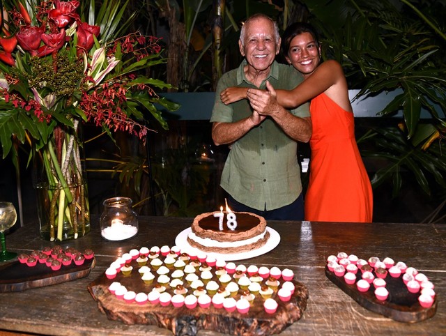 Marisa Monte e o marido fazem rara aparição no aniversário de Nelson ...