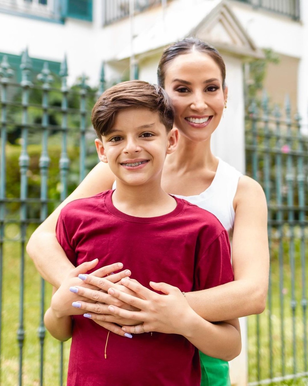 'Papel de pai faz falta', diz mãe do filho de Cristiano Araújo