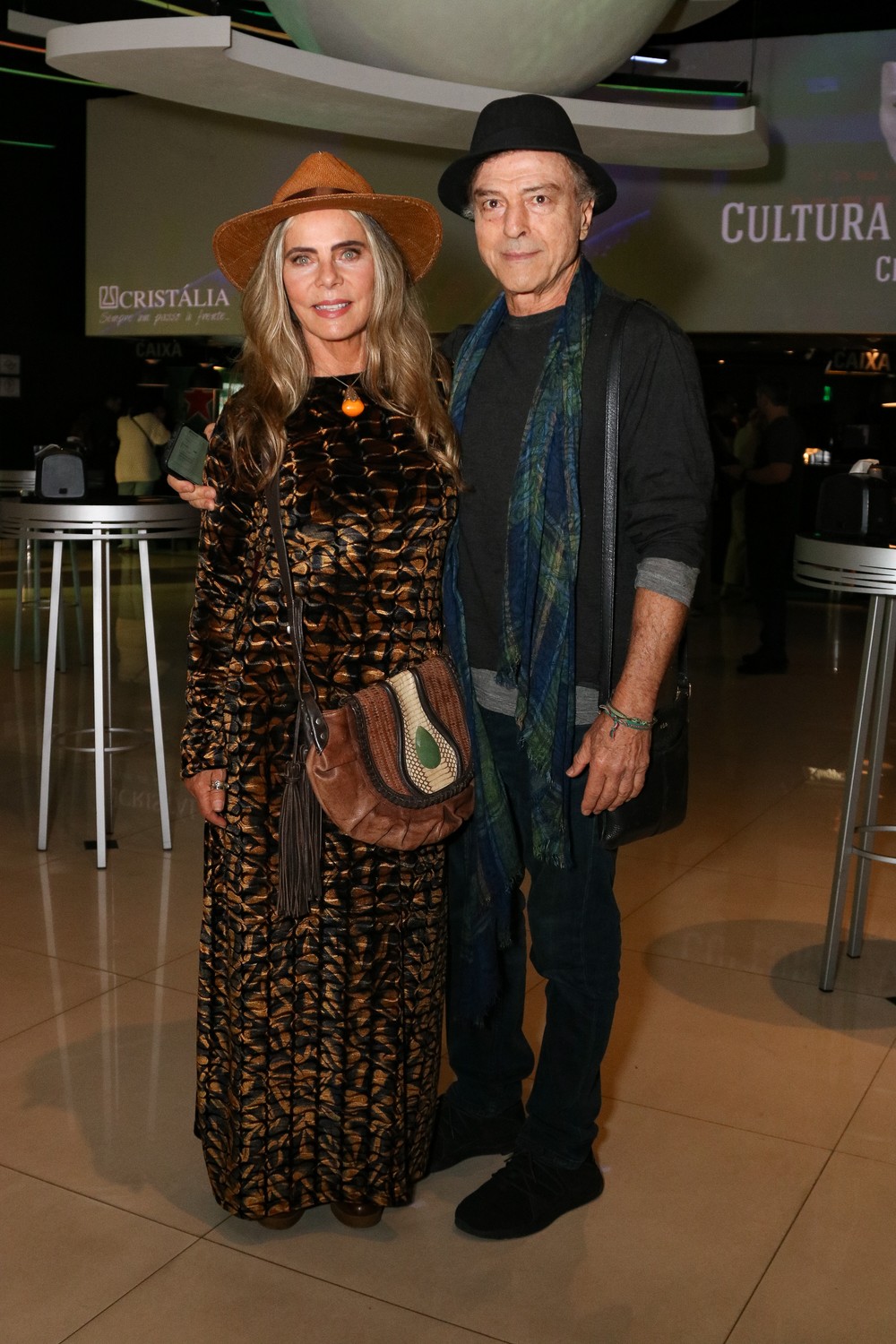 Bruna Lombardi e o marido, Carlos Alberto Riccelli, curtem show juntos ...