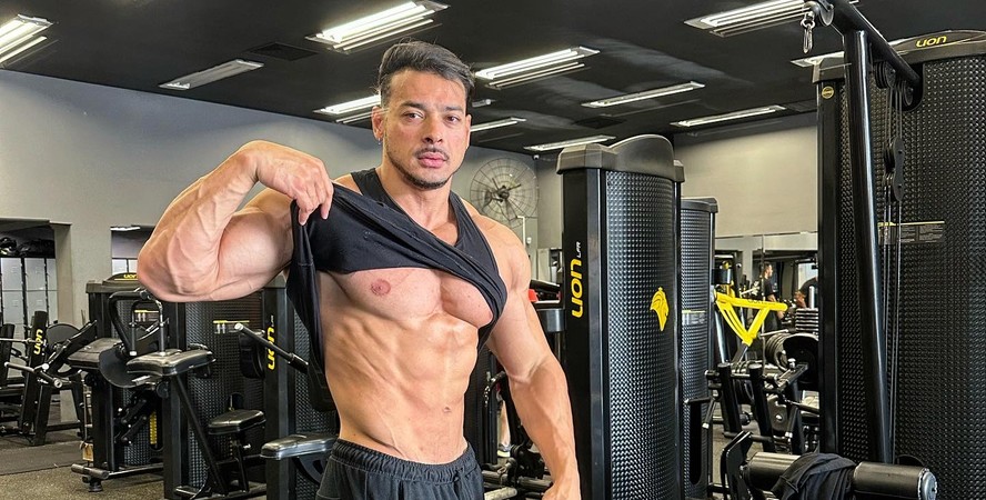 Fisiculturista Felipe Franco curte férias e confunde fãs com corpo real ...