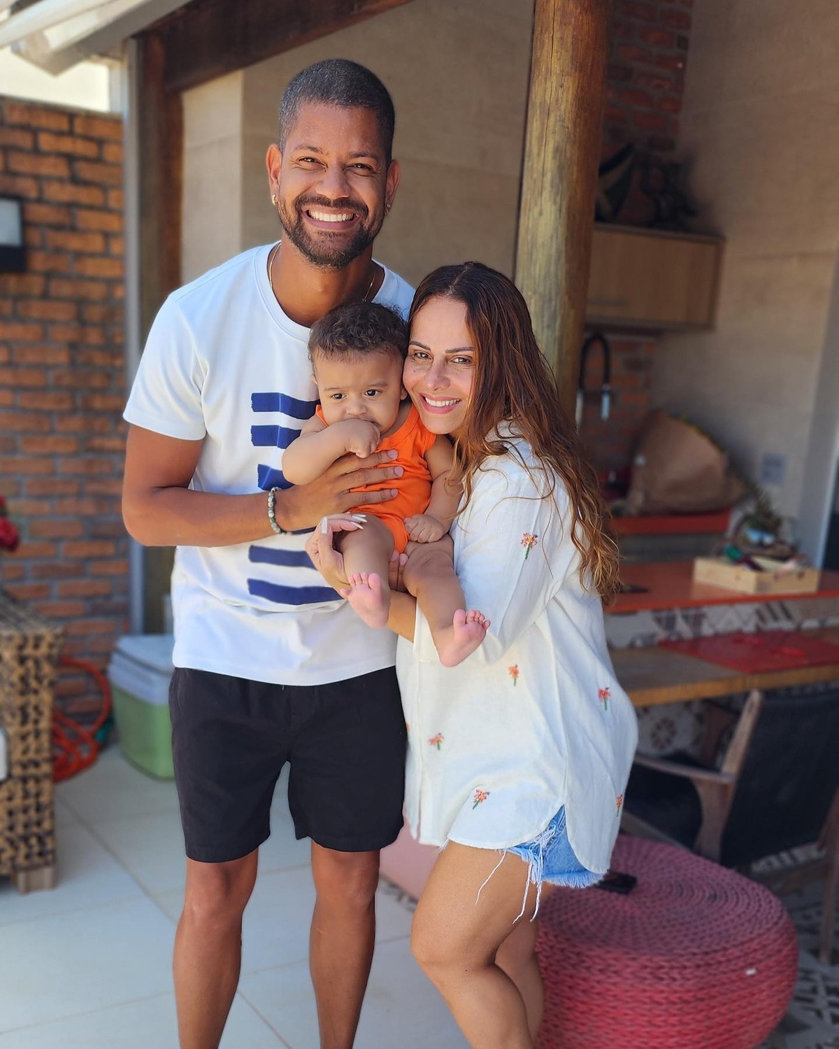 Viviane Araujo celebra 48 anos com o marido e o filho: 'Meu maior ...