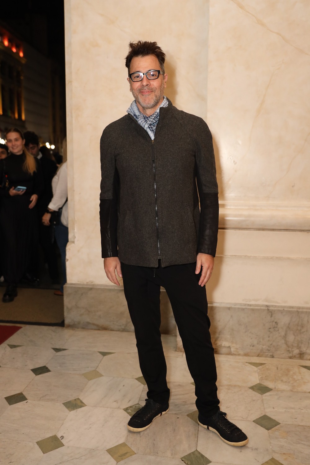 Simaria usa body e segunda pele transparente para conferir desfile da SPFW