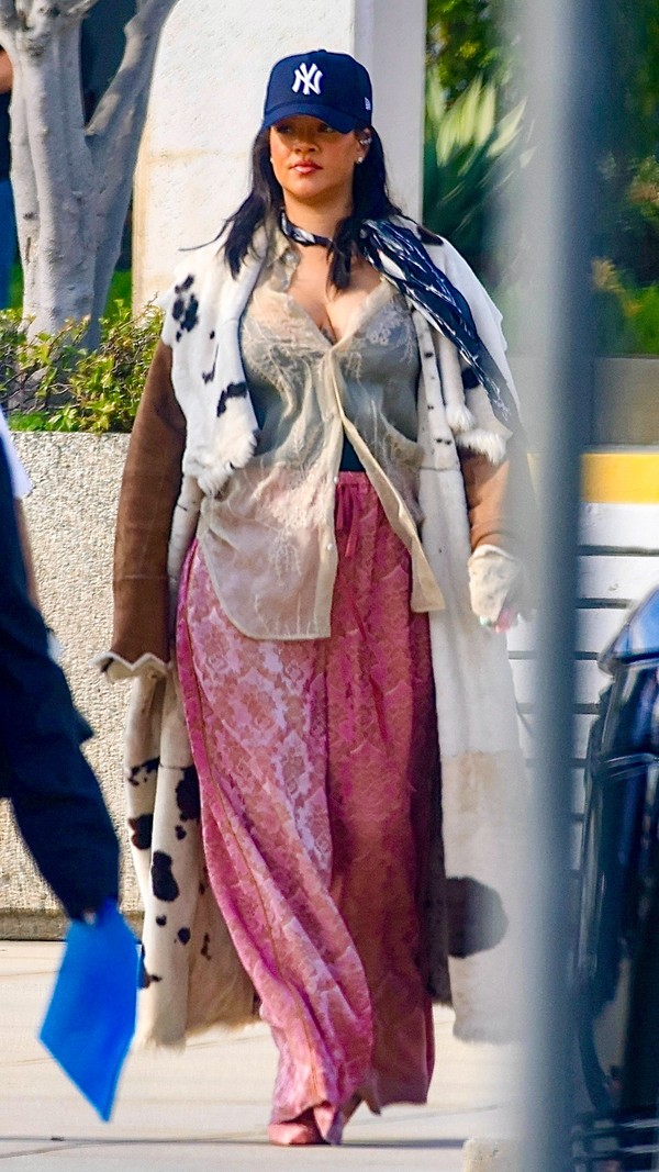 Rihanna faz primeira saída pública com a filha Rocki Irish Mayers após ...