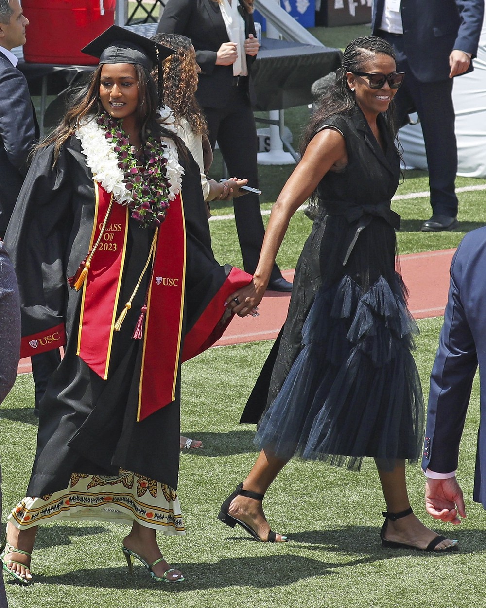 Barack e Michelle Obama vão à formatura da filha caçula nos EUA