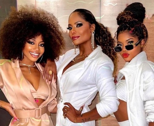 Saiba tudo sobre: Adriana Bombom