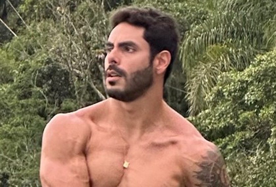 De sunga, sertanejo e ex-BBB Rodolffo mostra corpo saradíssimo em stand ...