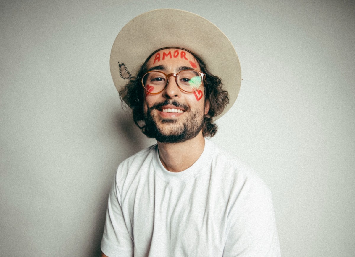 Zeeba celebra o amor em nova música e se prepara para lançar álbum