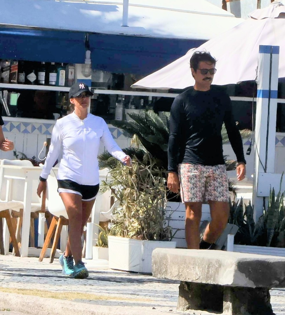 Francisca e Ricardo Pereira se exercitam juntos na orla de São Conrado ...