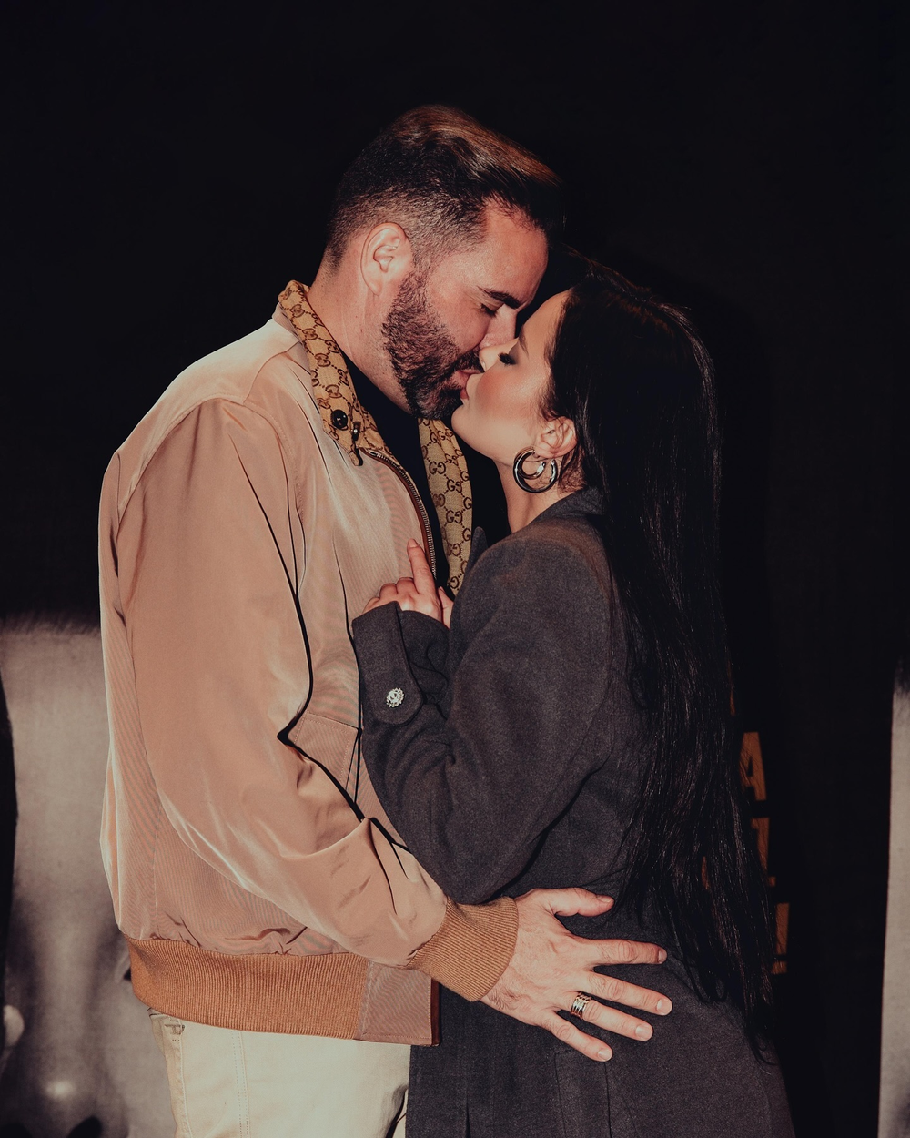 Maraisa beija muito o noivo Fernando Mocó e se declara: 'Muito amor'