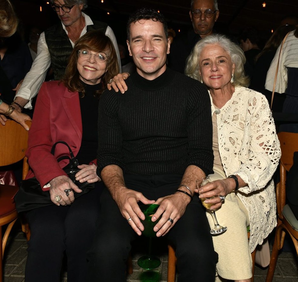 Cantora Joanna faz aparição pública raríssima com a esposa, Karen Keldani