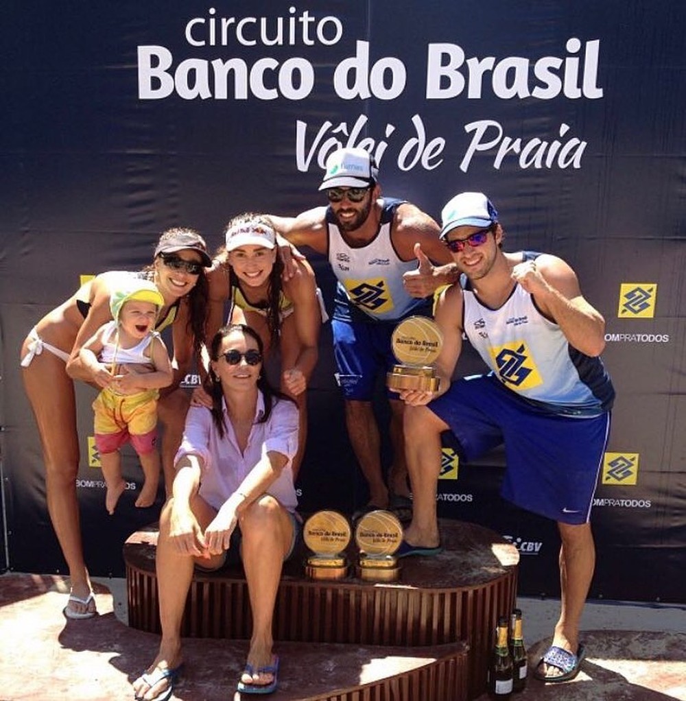 Carol Solberg parabeniza a irmã e diz como elas estão após a morte da ...