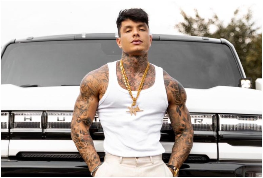 Após comprar iate, Victor Igoh realiza sonho de ter carro de luxo de R ...