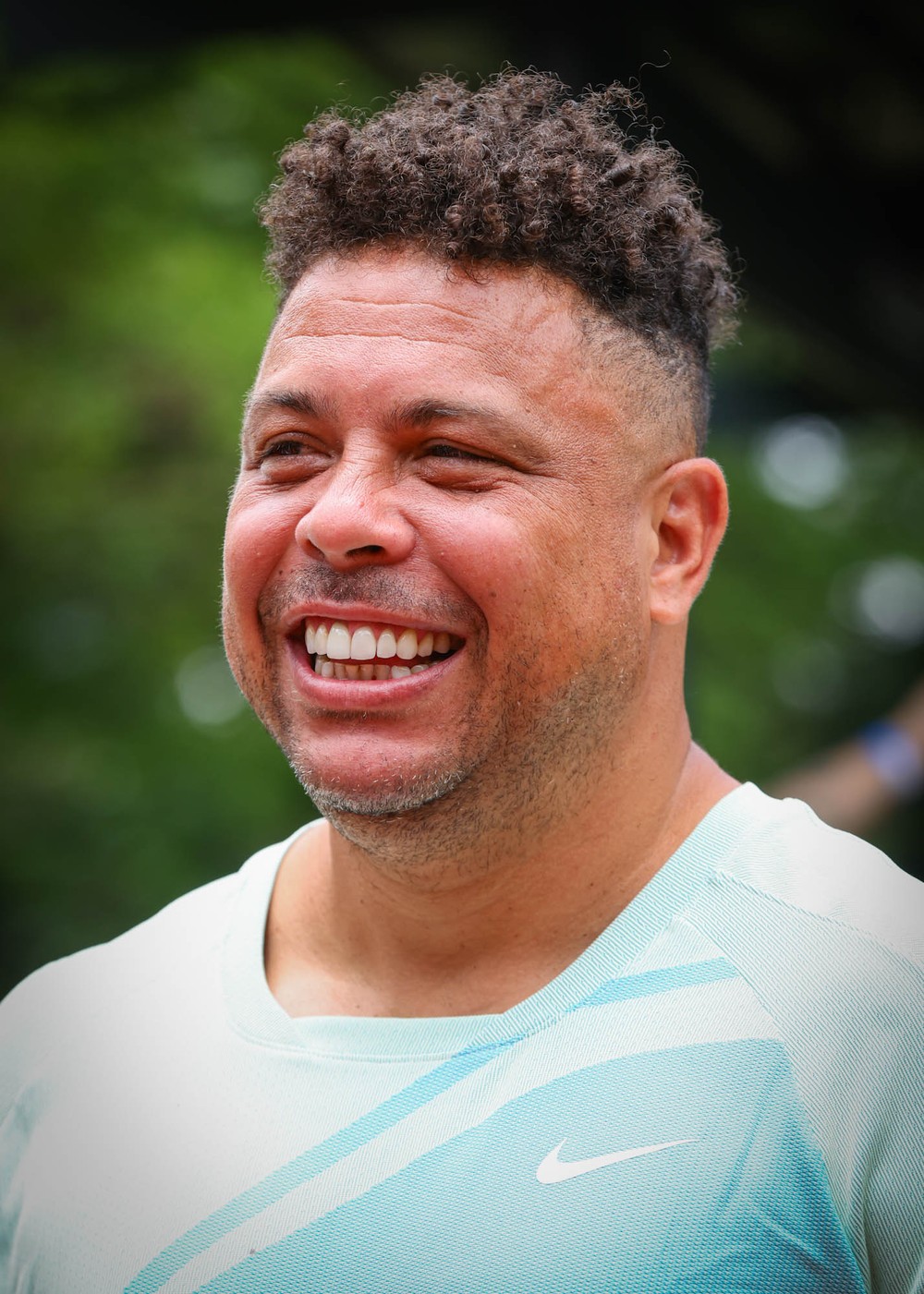 Tal pai, tal filho: Ronaldo e Ronald beijam muito em torneio de tênis