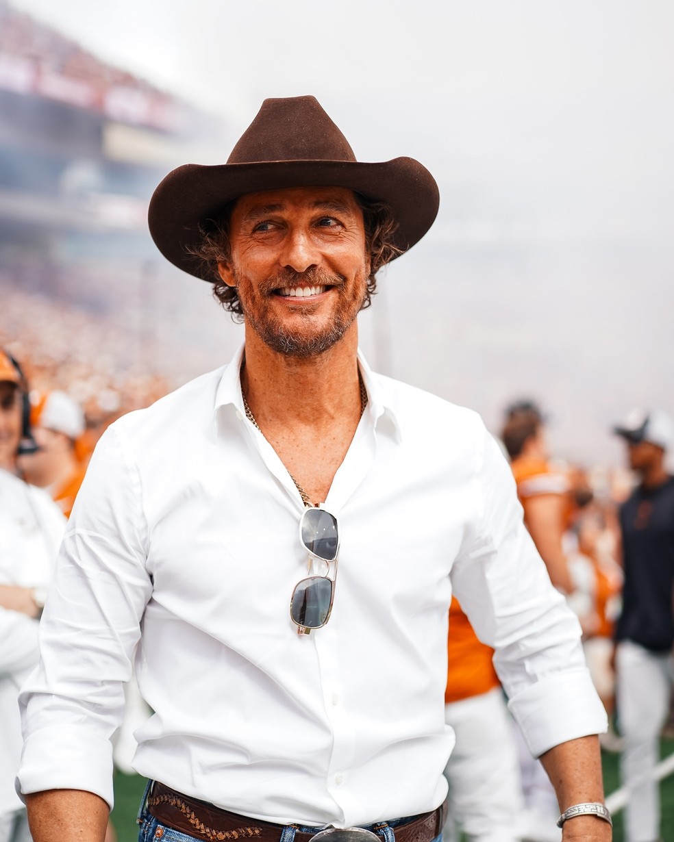 Matthew McConaughey aparece irreconhecível em comercial para o Super Bowl
