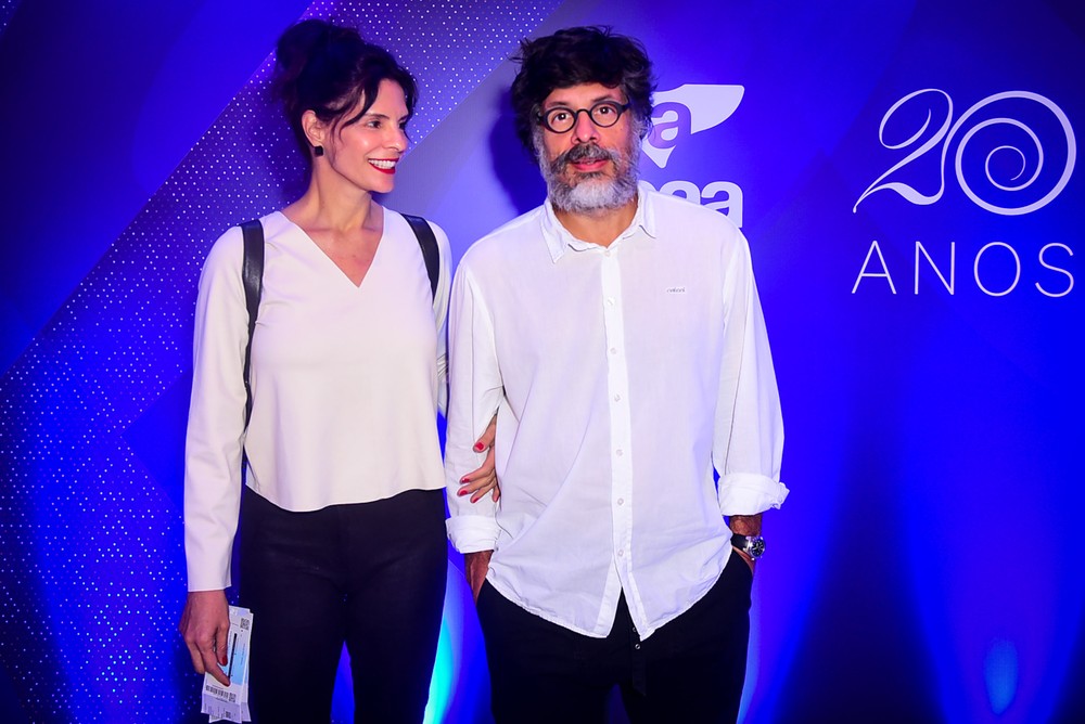 De looks combinados, Helena Ranaldi e o marido, Daniel Alvim, aparecem ...