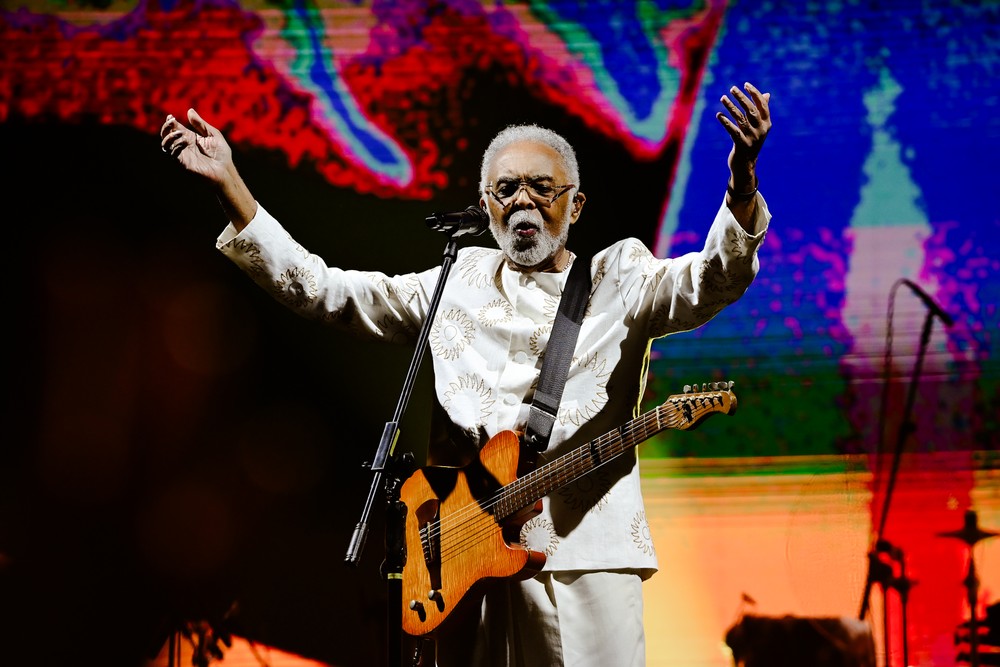 Bruna Marquezine e mais famosos curtem show de Gilberto Gil em São ...