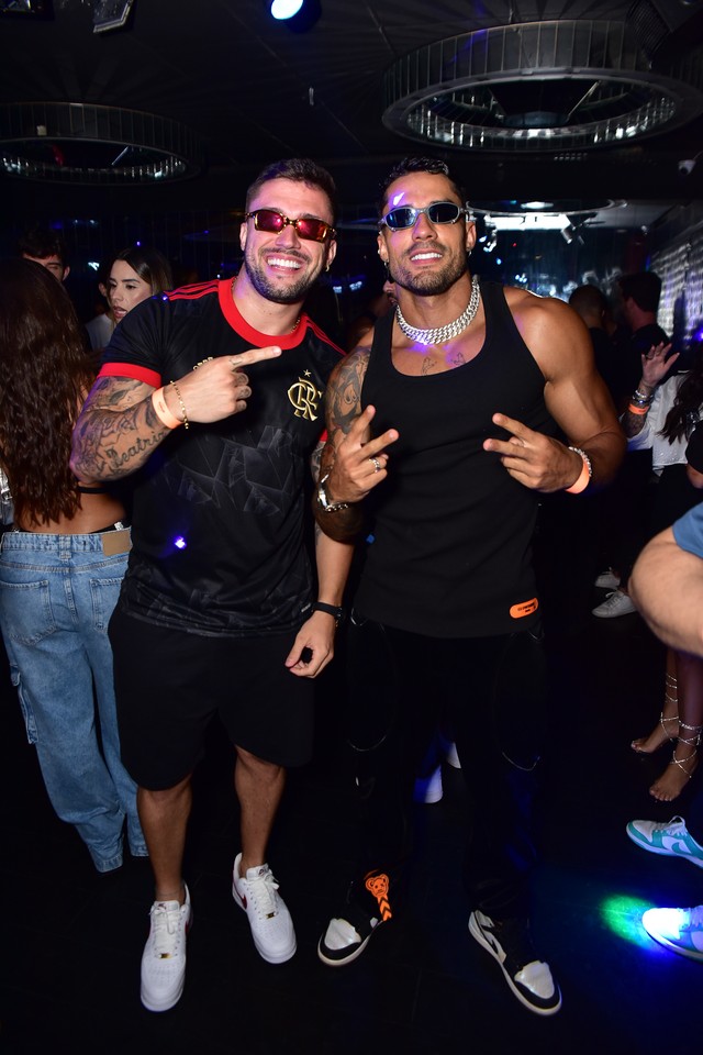 Bil Araújo reúne ex-BBBs em festão de aniversário em São Paulo