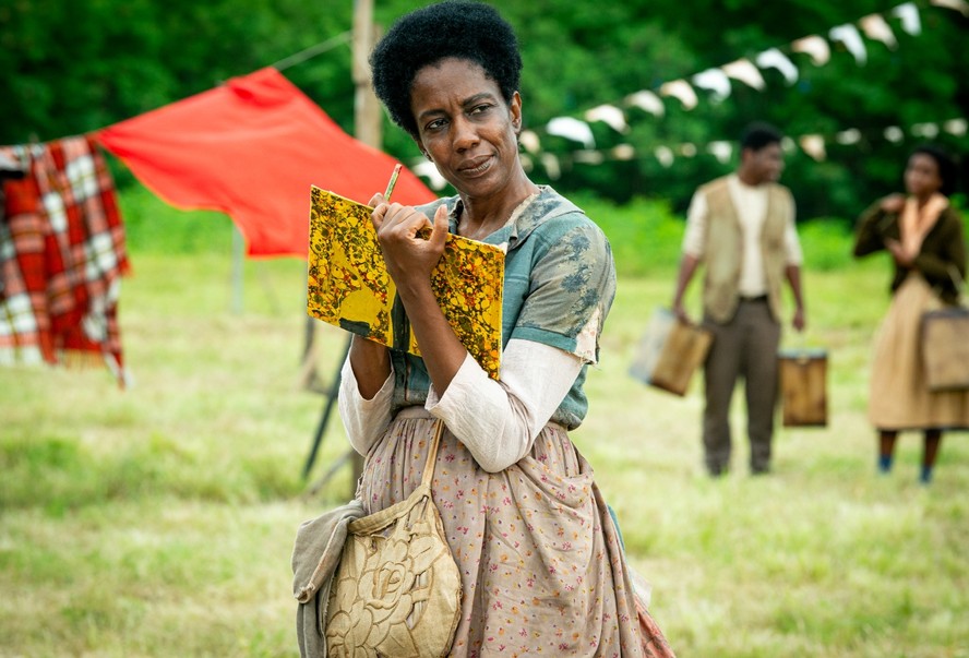 Maria Gal celebra protagonismo aos 40+ em filme sobre Carolina Maria de ...