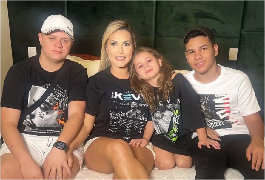 Filho de Deolane Bezerra comenta prisão de mãe e avó