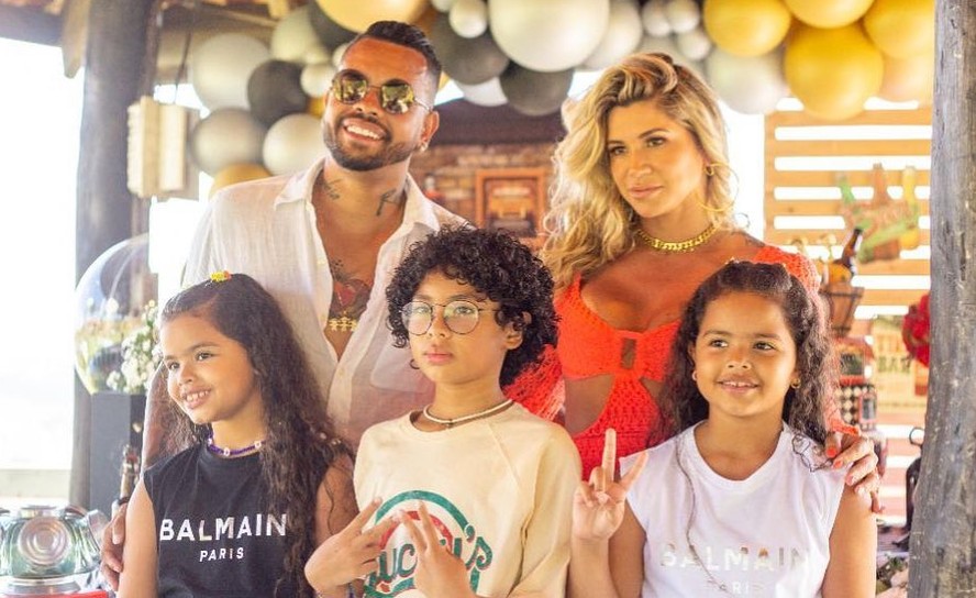 Dani Souza abre álbum em família para se declarar a Dentinho: 'Pai exemplar'