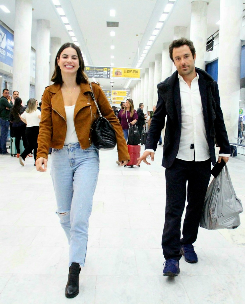 Sthefany Brito e Kayky Brito desembarcam juntos no Rio de Janeiro