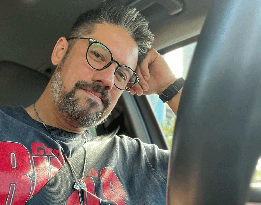 Phelipe Siani realiza sonho de comprar Porsche, e reflete sobre sucesso