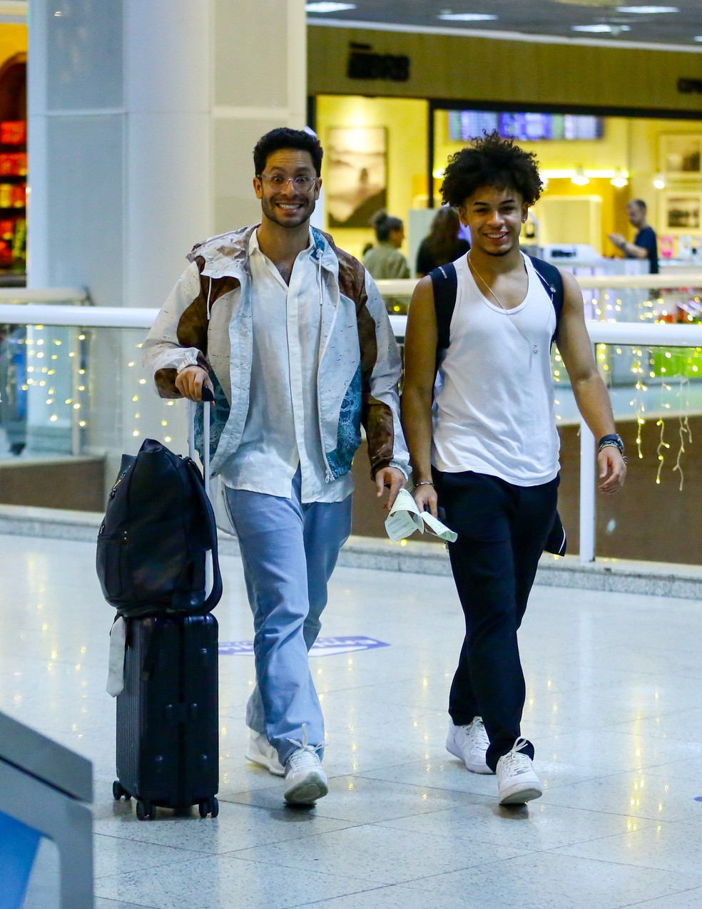 Rainer Cadete embarca com o filho, de 15 anos, e altura do menino ...