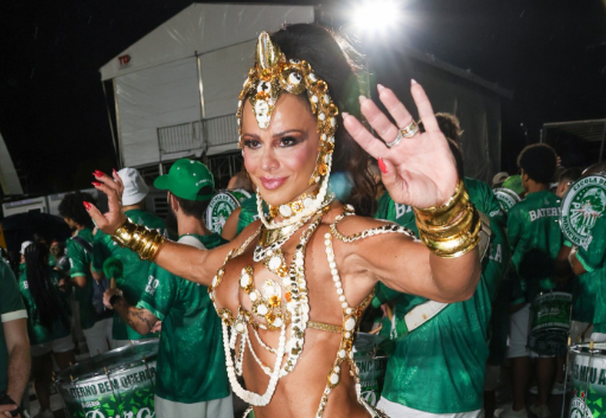 Viviane Araújo surge deslumbrante em ensaio da Mancha Verde em SP