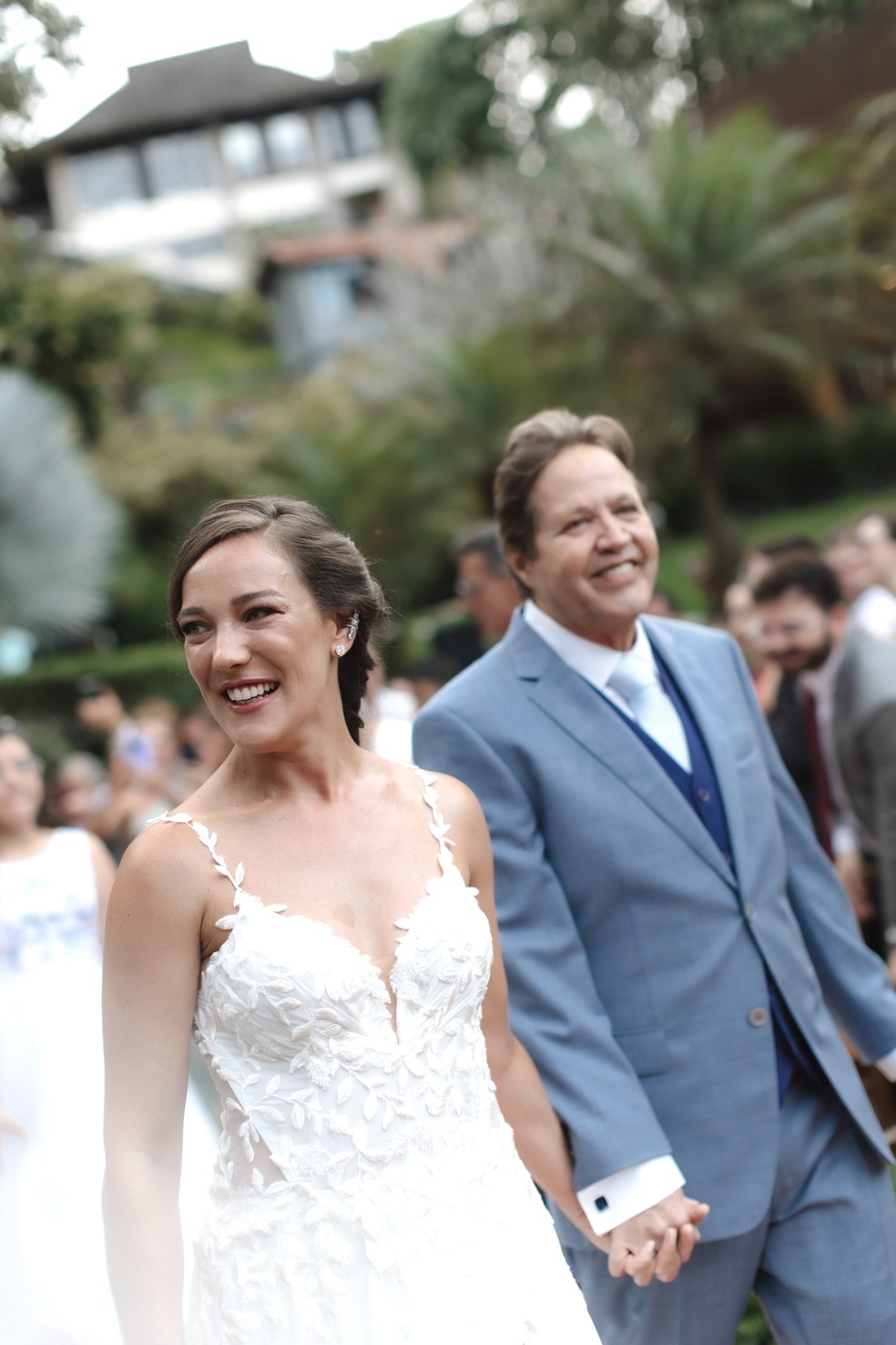 Adriana Birolli se casa com Ivan Zettel no Rio; veja fotos