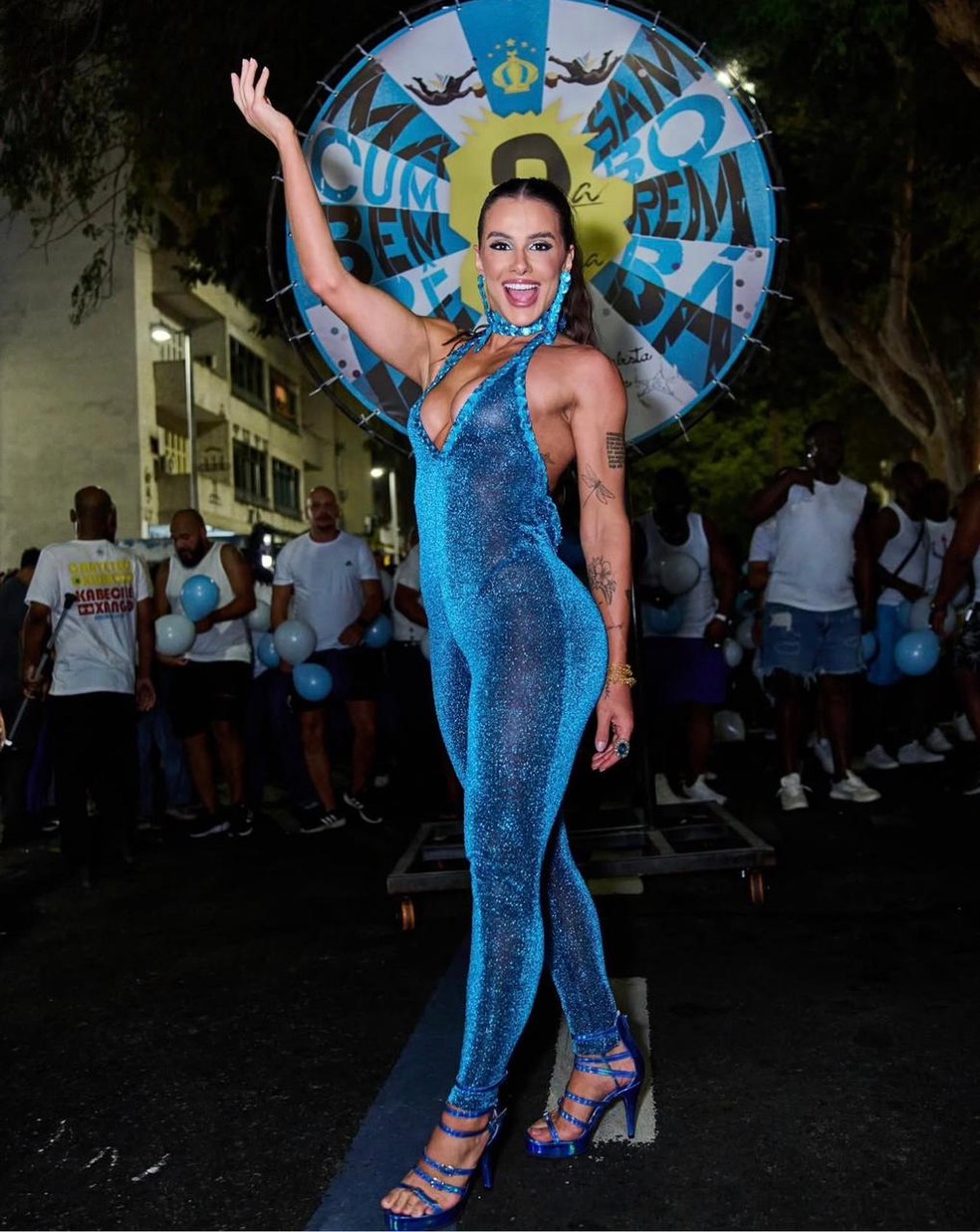 Musa da Vila Isabel impressiona com corpo sarado e look poderoso em ...