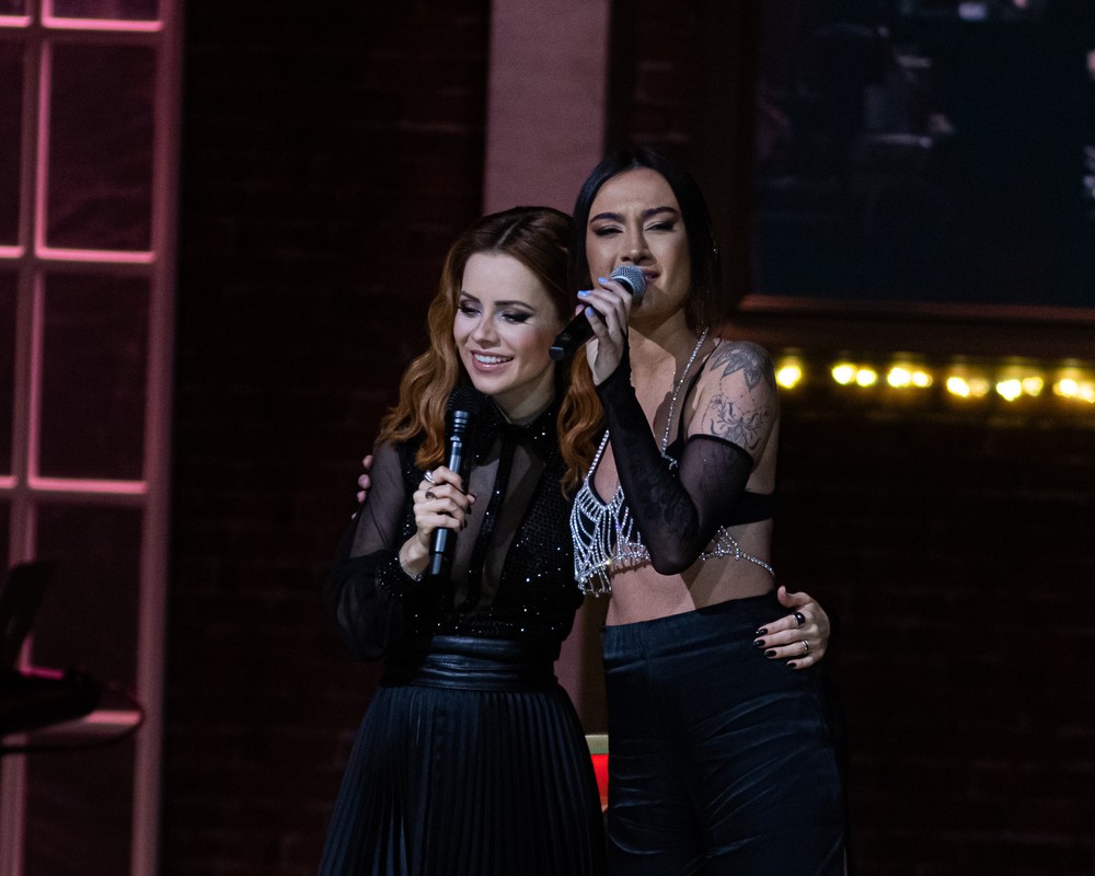 Sandy troca beijos com o marido, e recebe Wanessa e mais famosos em ...