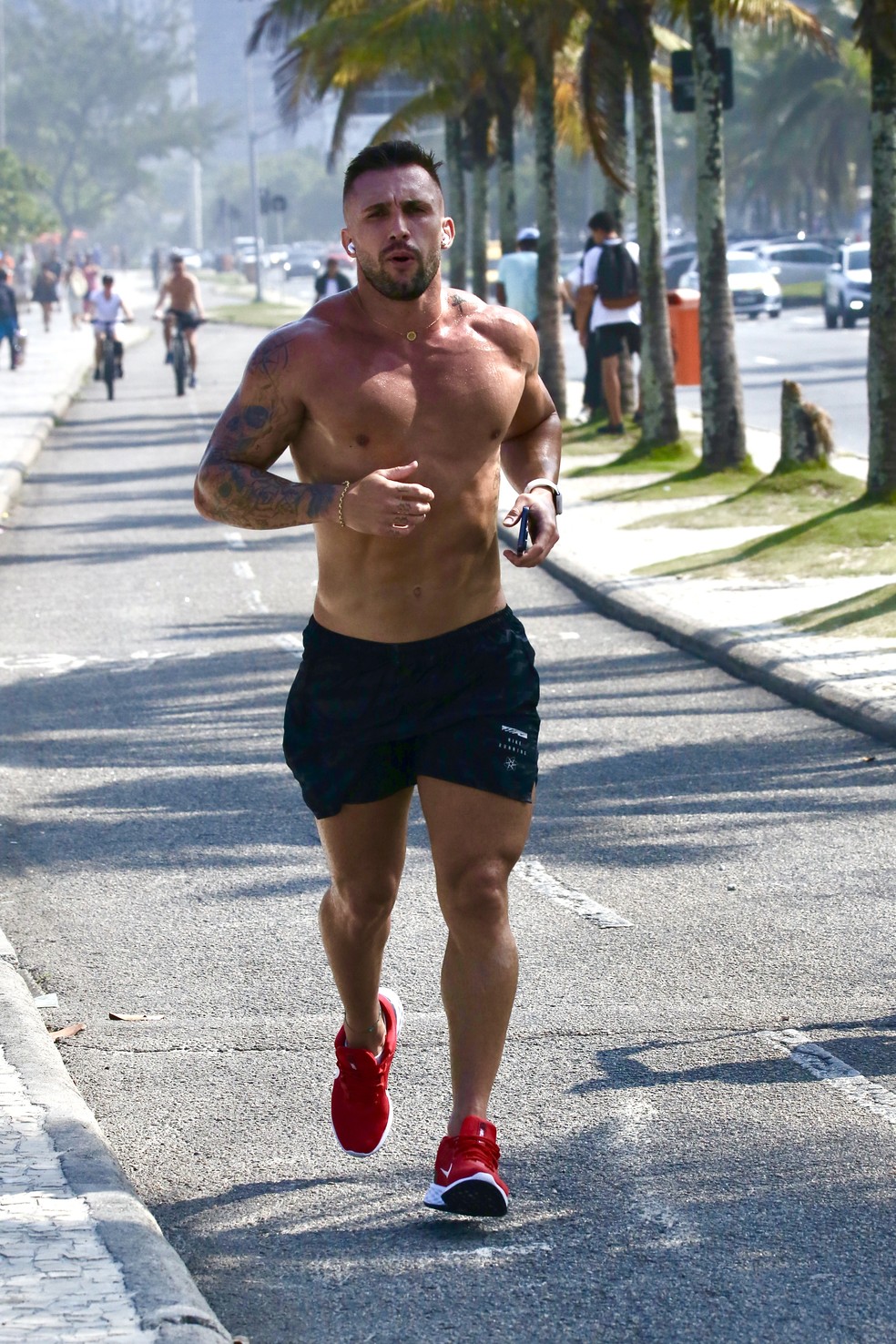 Arthur Picoli exibe tanquinho durante corrida e diz que teria ...