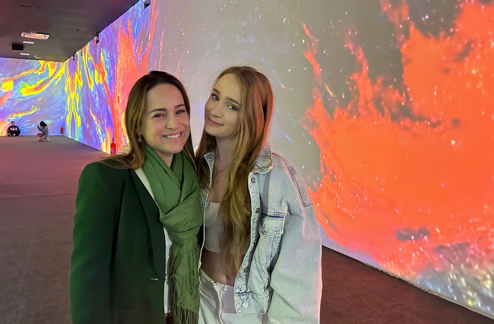 Semelhança entre Gabriela Duarte e filha de 16 anos volta a impressionar