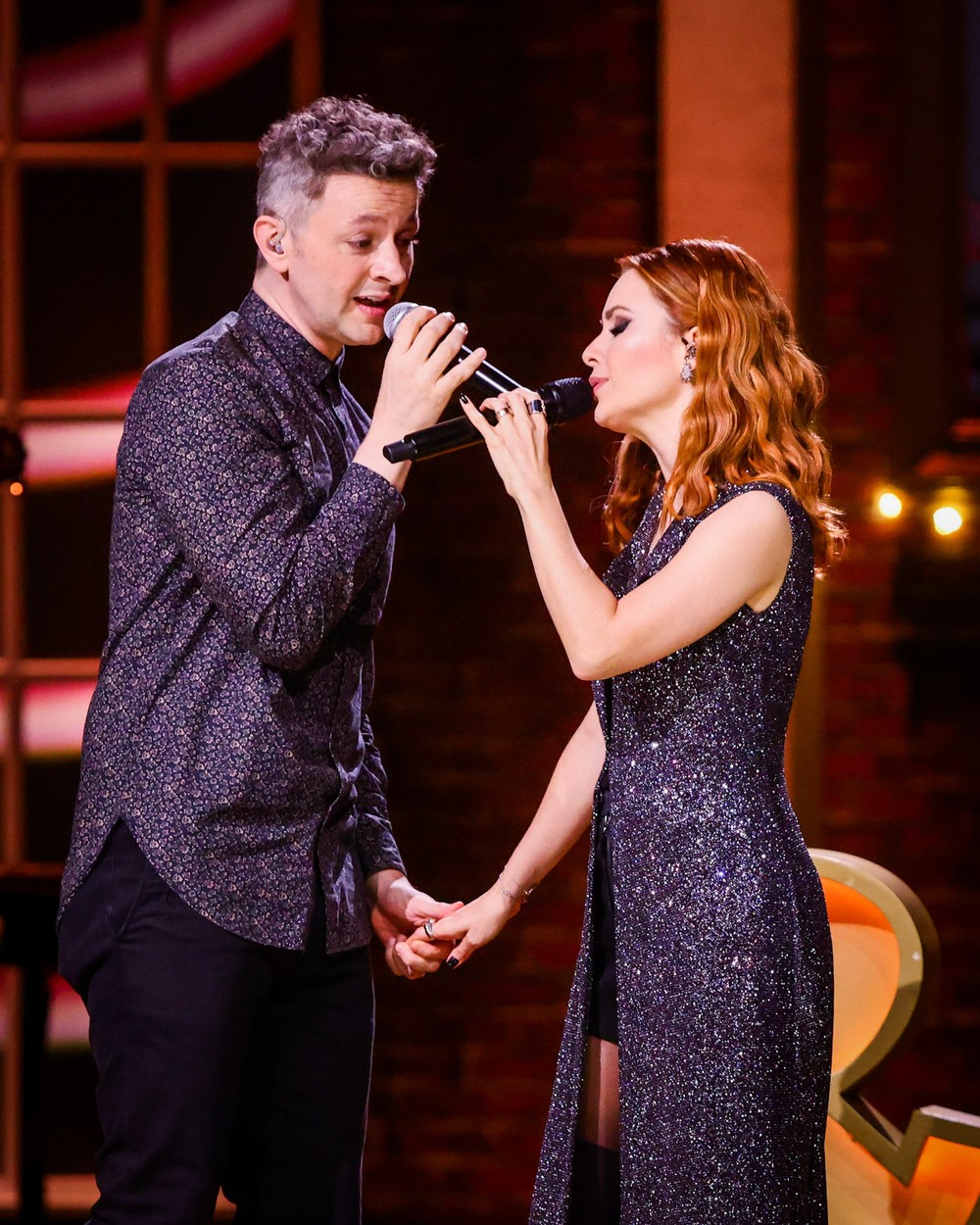 Sandy troca beijos com o marido, e recebe Wanessa e mais famosos em ...