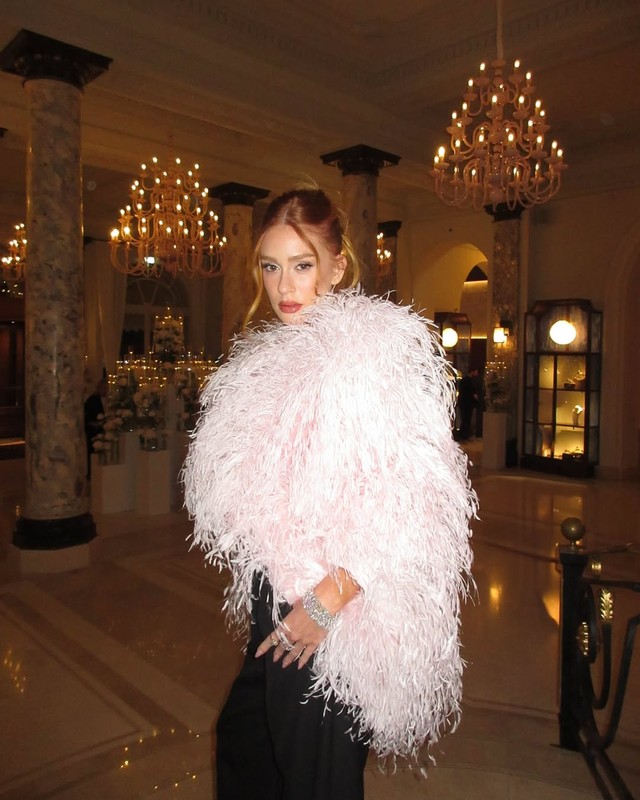 Marina Ruy Barbosa abre álbum de fotos em Cannes e arranca suspiros: 'Musa'