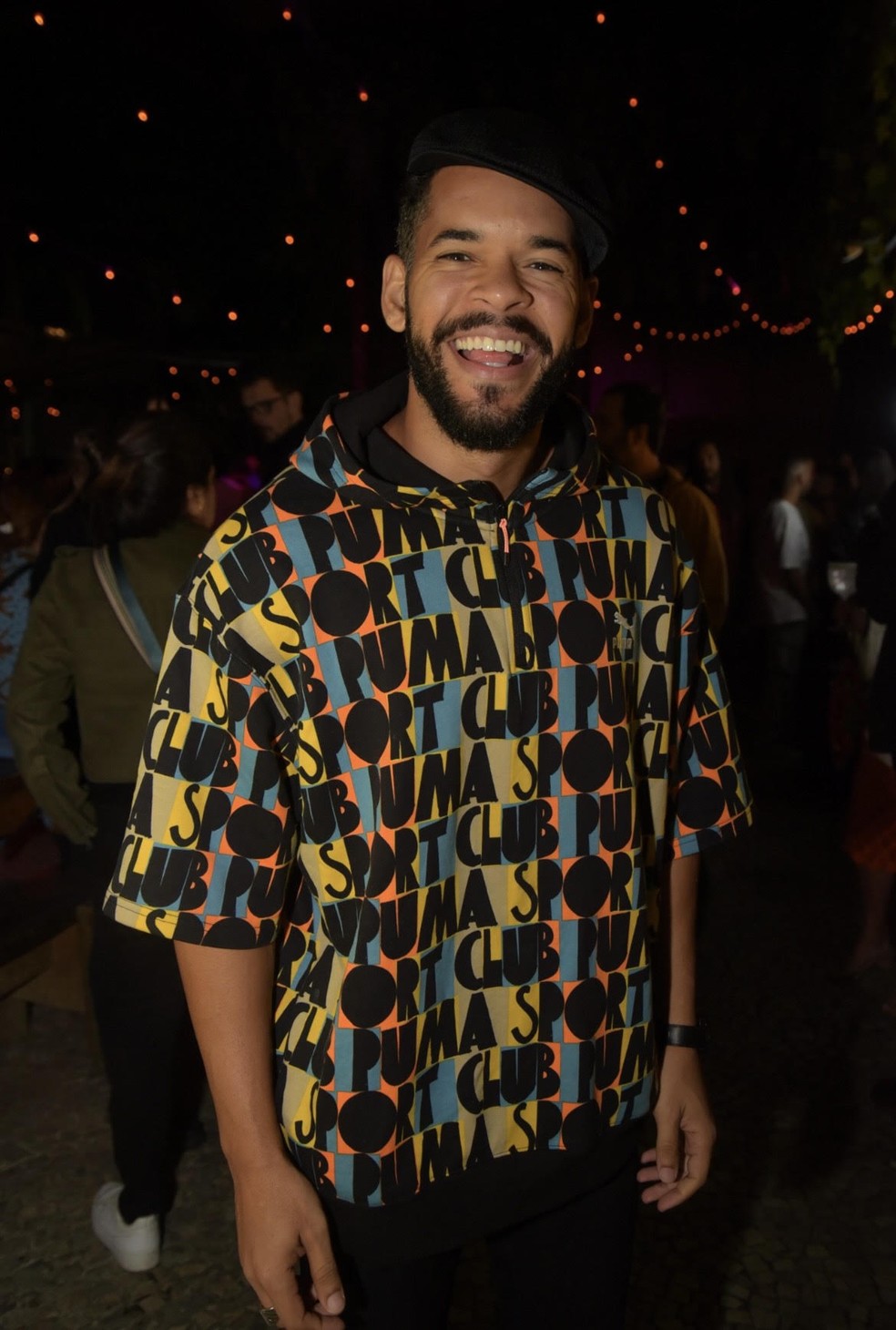 Famosos conferem show de cantora Ju Moraes e banda Sambaiana; fotos