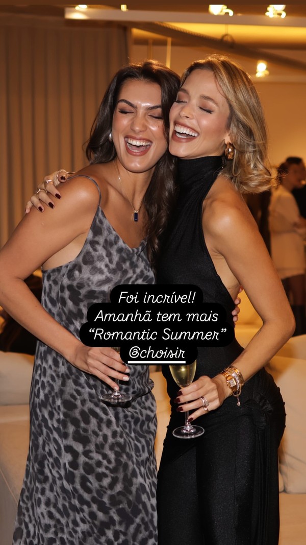 Carol Batista recebe carinho de Kaká e das duas filhas em lançamento ...