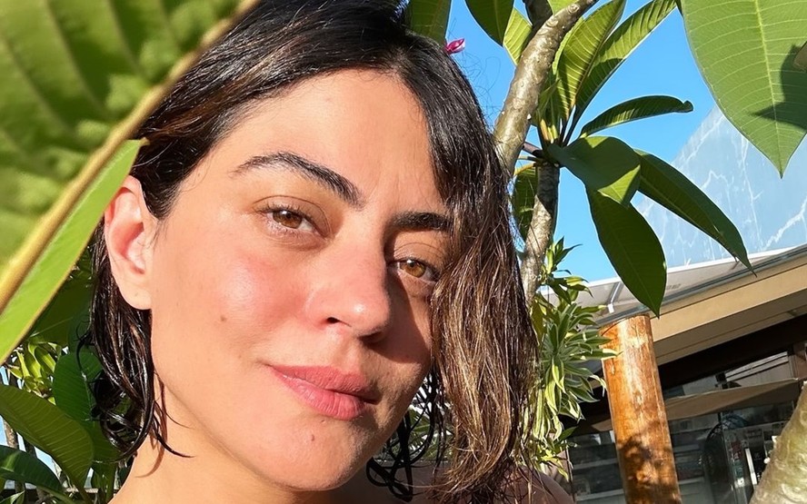 Carol Castro se diz 'entre vazios, estilhaços e remendos' após morte do pai