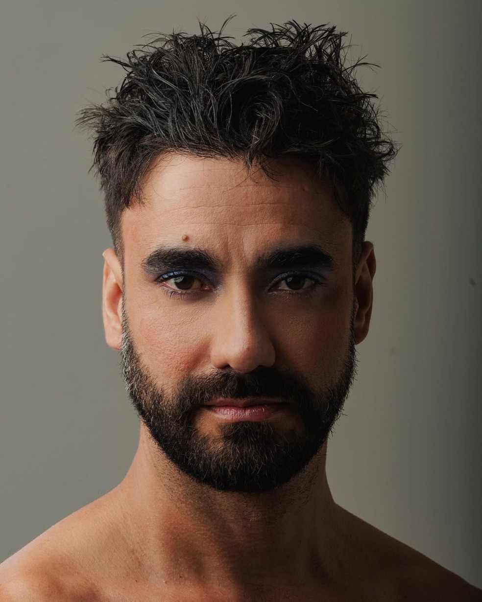 Gabriel Godoy, de 'Família é Tudo', usa make azul, e ganha cantada da ...