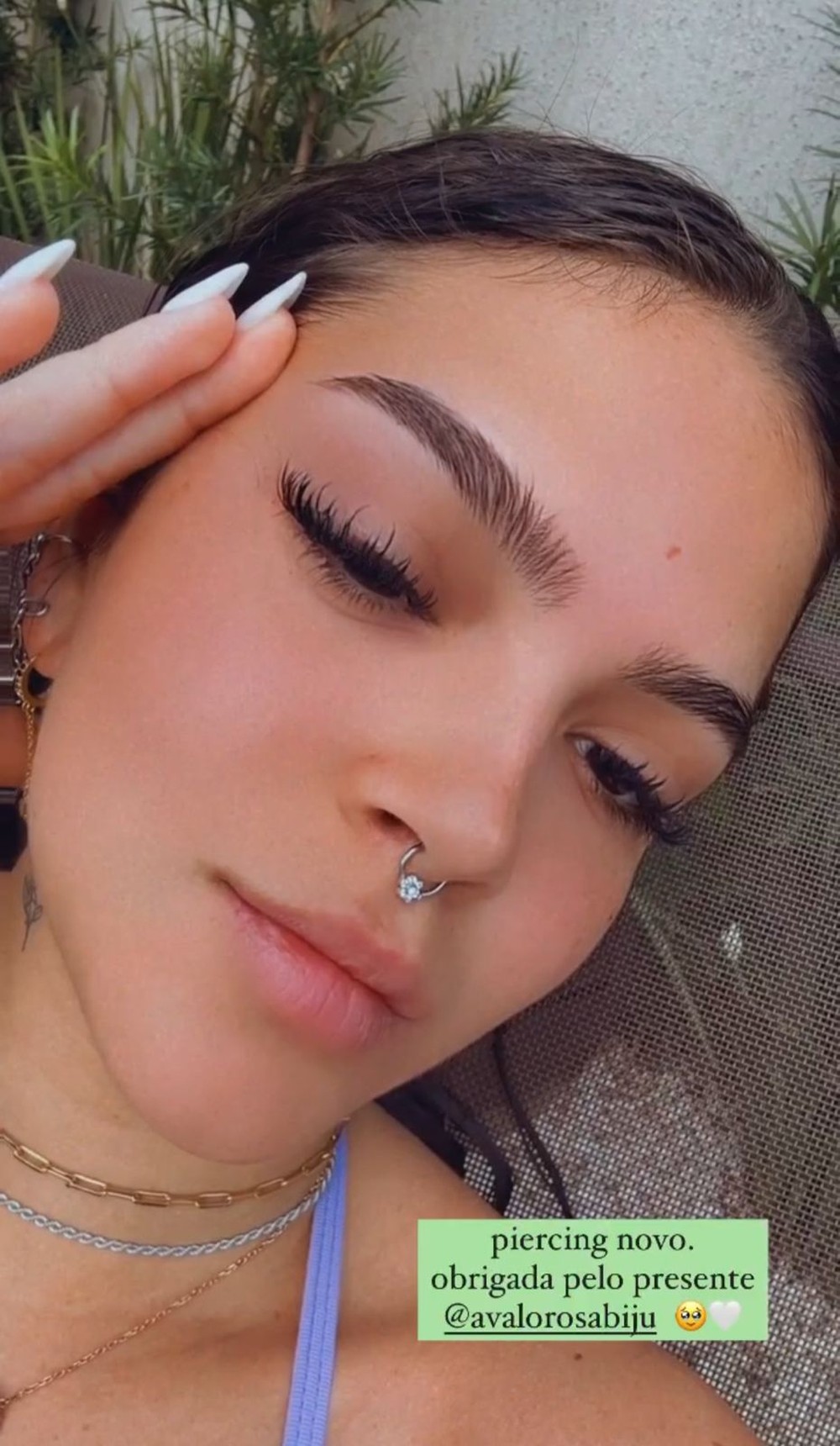 Mel Maia troca piercing do nariz e mostra resultado aos seguidores