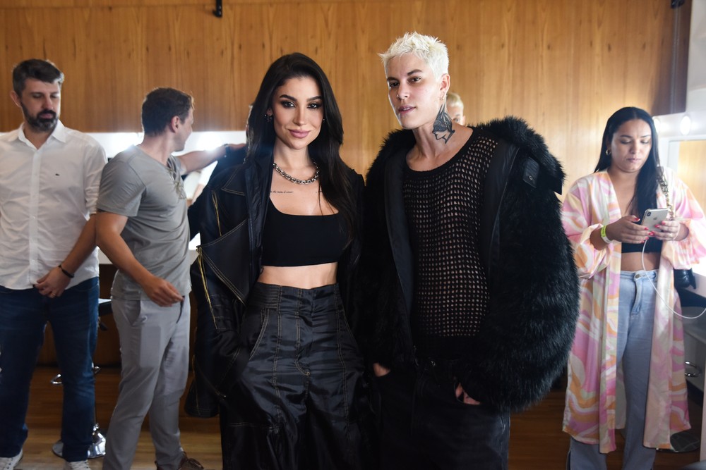 Após vídeo de beijo, Bianca Andrade posa com modelo trans Sam Porto na SPFW