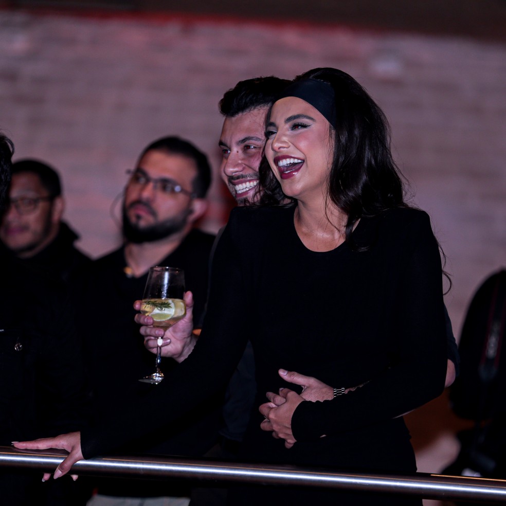 Murilo Huff sobre bastidores de clipe com namorada: 'Ela já estava me querendo'