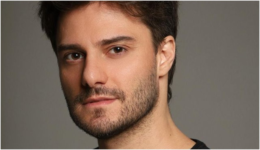 Hugo Bonemer fala sobre atuar em inglês como milionário narcisista em ...