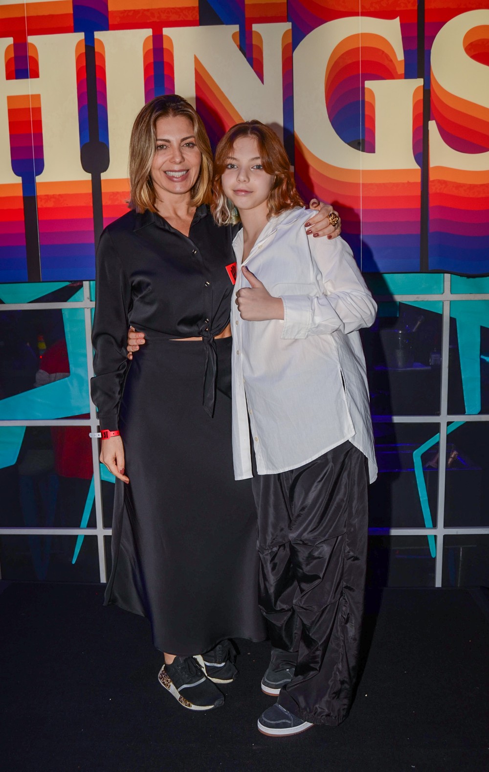 Sheila Mello faz aparição rara ao lado da filha e semelhança impressiona